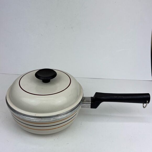 La Regale | Kitchen | Vtg Regal Ware Enamelcastaluminum Nonstick | Poshmark